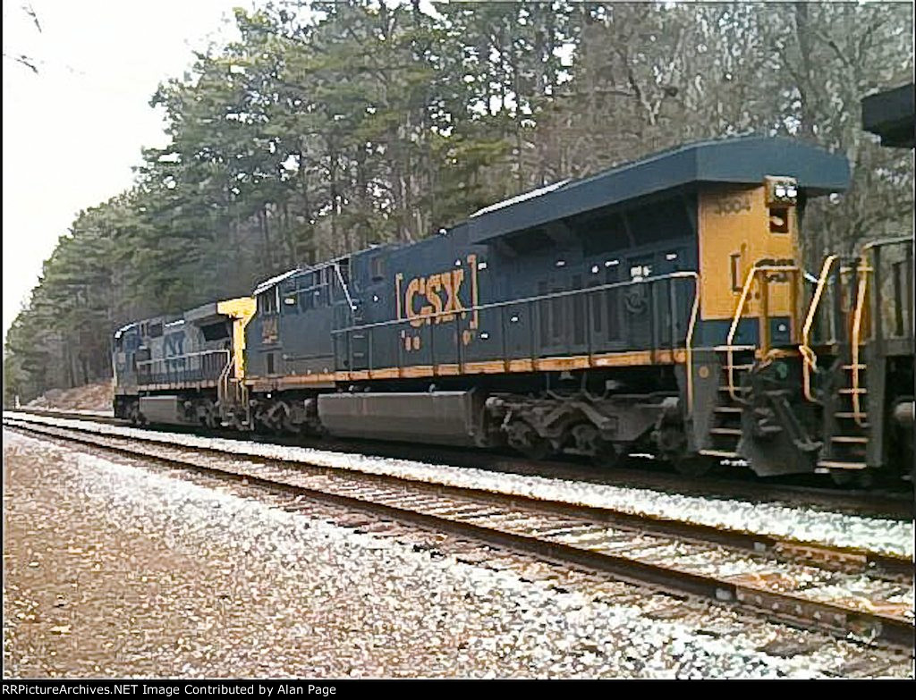 CSX C40-9W 9025 and ES44AC-H 3004
